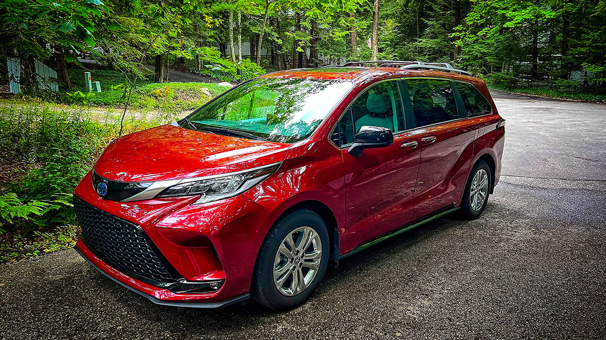 A Smooth Ride with the Toyota Sienna - The Perfect Minivan for Any Nee ...